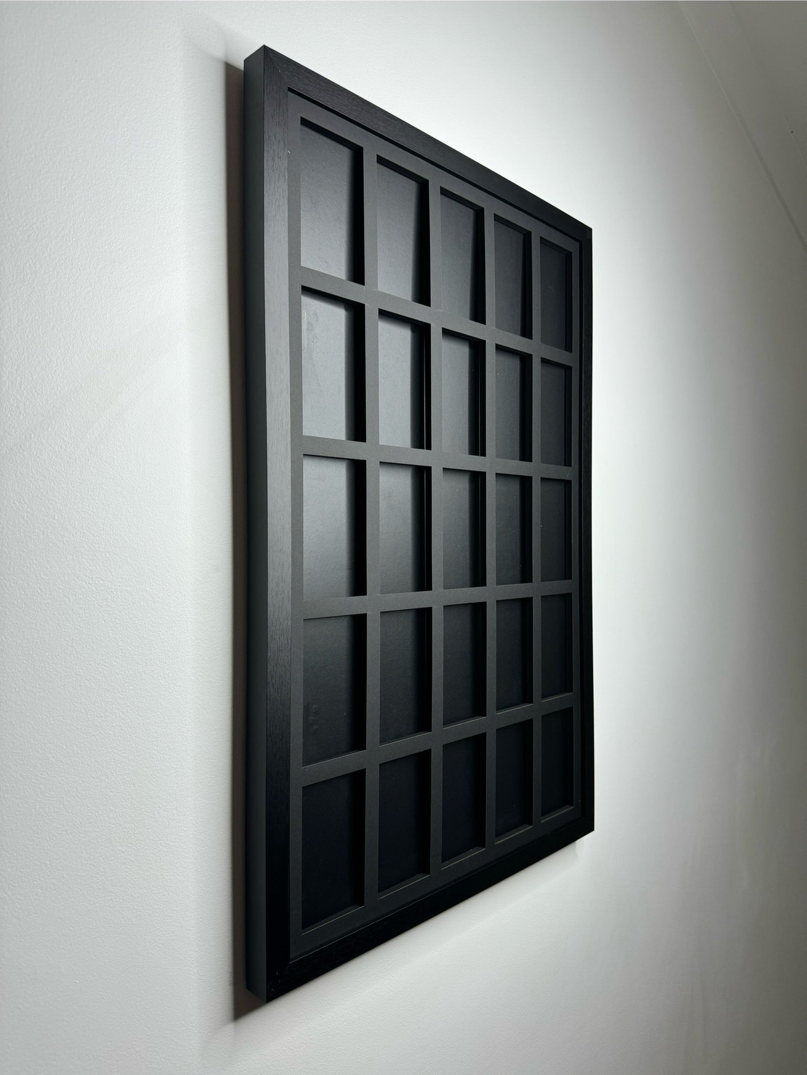 25 Grid PSA/CGC Wall Frame – CardMasterFraming